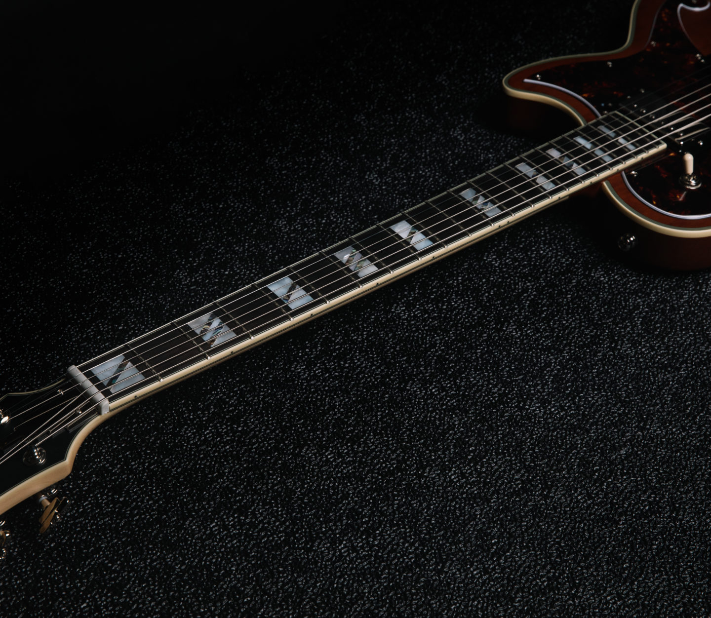 Deluxe Atlantic Baritone - D'Angelico Guitars